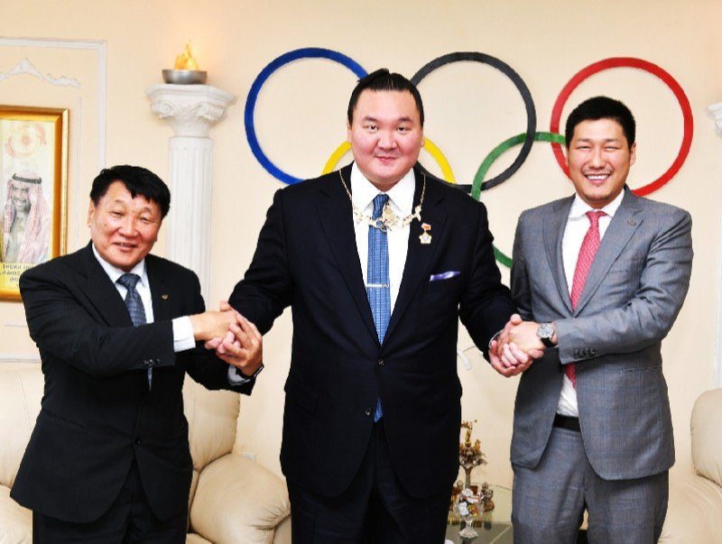 Хакүхо М Даваажаргалыг МҮОХ ны дээд шагнал “Алтан од” одонгоор шагналаа